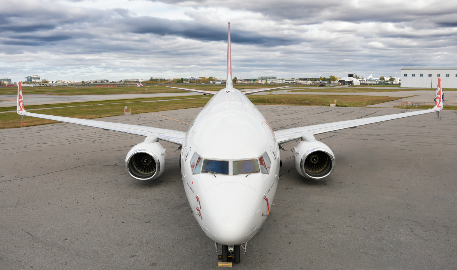 Boeing 737 800NG Combi | Air Inuit