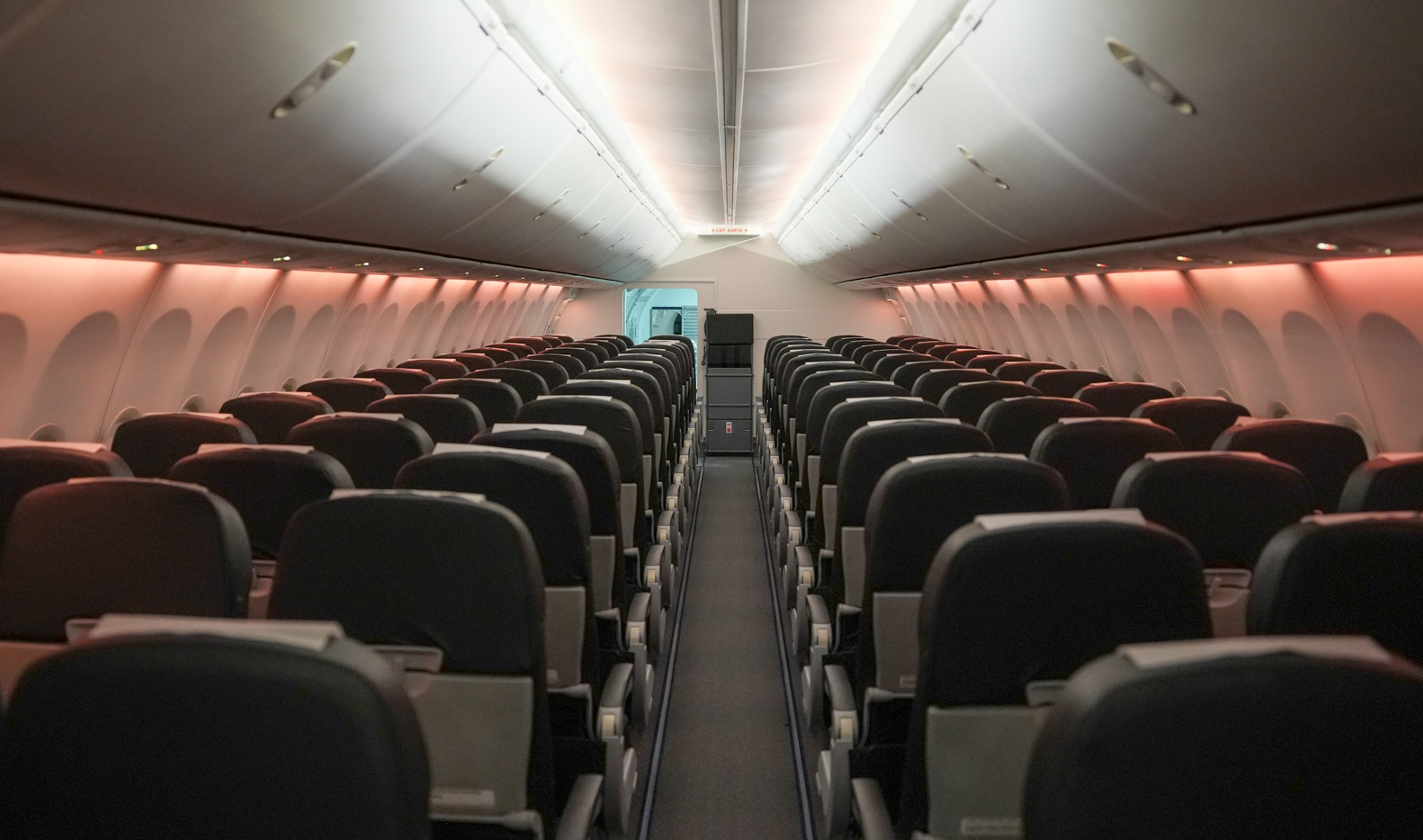 World’s first 737-800NG combi goes into service for Air Inuit | Air Inuit